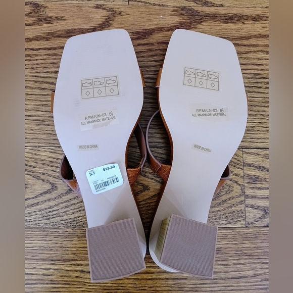 Versona | Shoes | Nwt Brown Versona Block Heel Square Toe Sandals Size ...